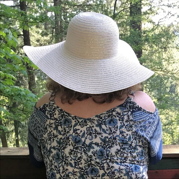 Kallina | Accessories | Metallic Silver Straw Floppy Round Sun Hat ...